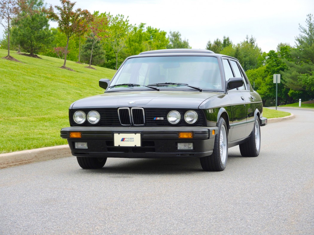 Video: BMW E28 M5 Reviewed by Jalopnik - BimmerFile