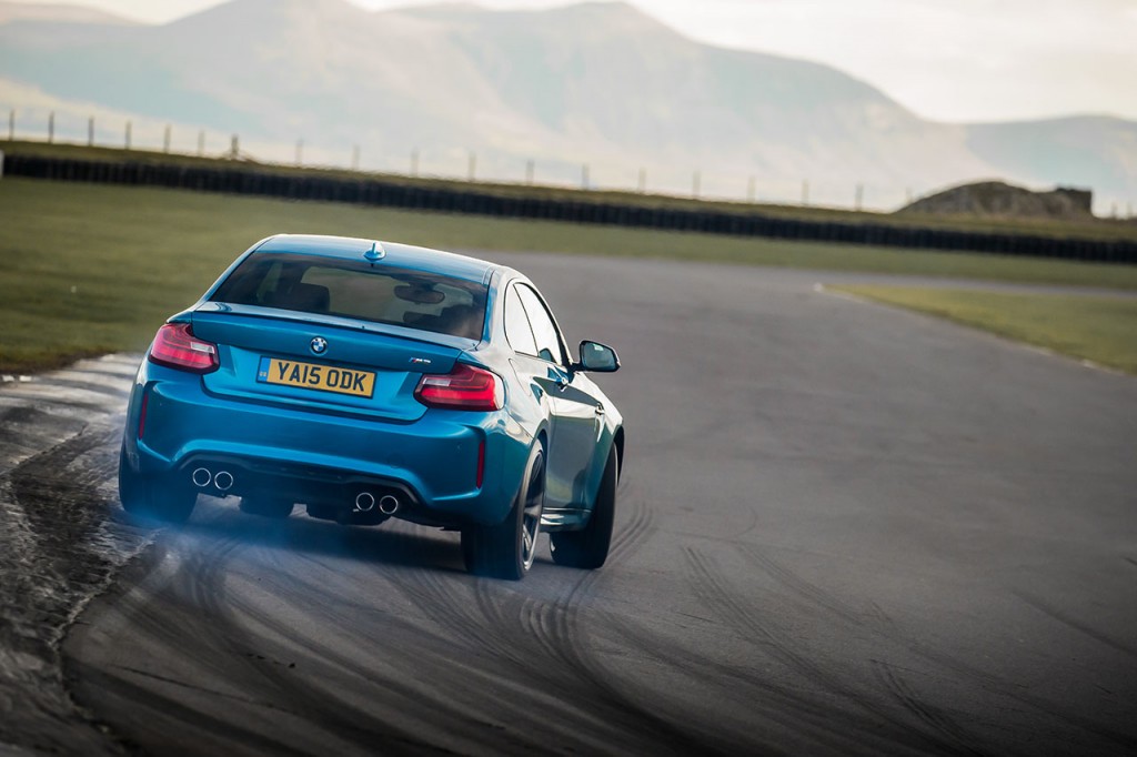 BMW 1M Official Wallpaper - BimmerFile