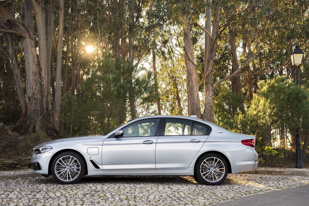 BMW Unveils the 530e and M550iX at Detroit - BimmerFile