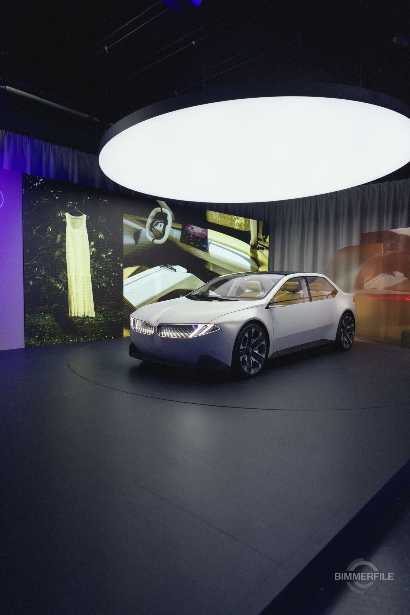 Video First Take: BMW Vision Neue Klasse - A Glimpse of The Electric 3 ...