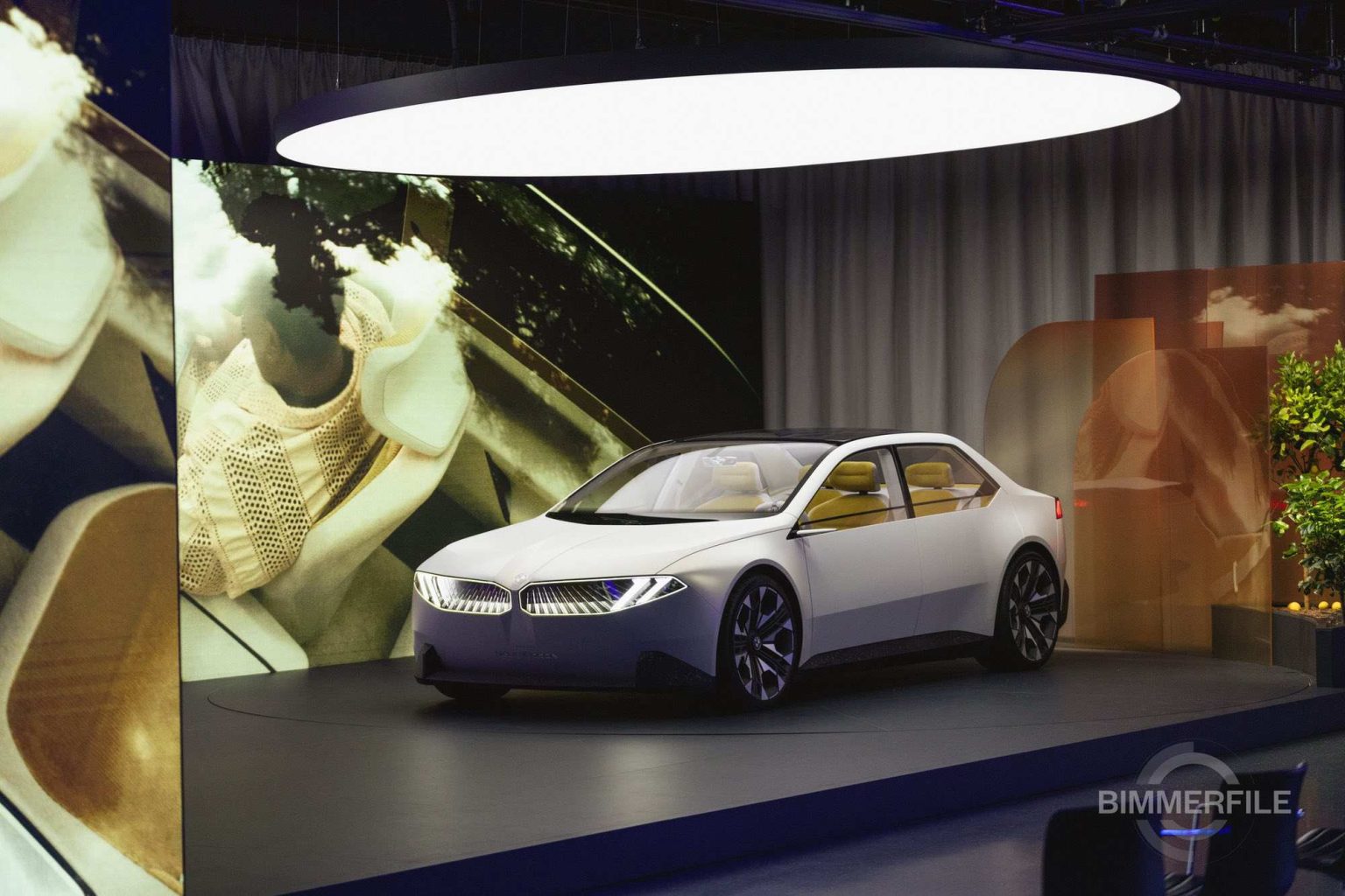 Video First Take: BMW Vision Neue Klasse - A Glimpse of The Electric 3 ...